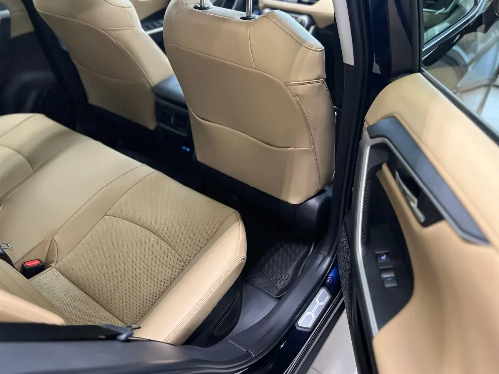 2022 Toyota RAV4 Interior: Photo Gallery - evto.ca